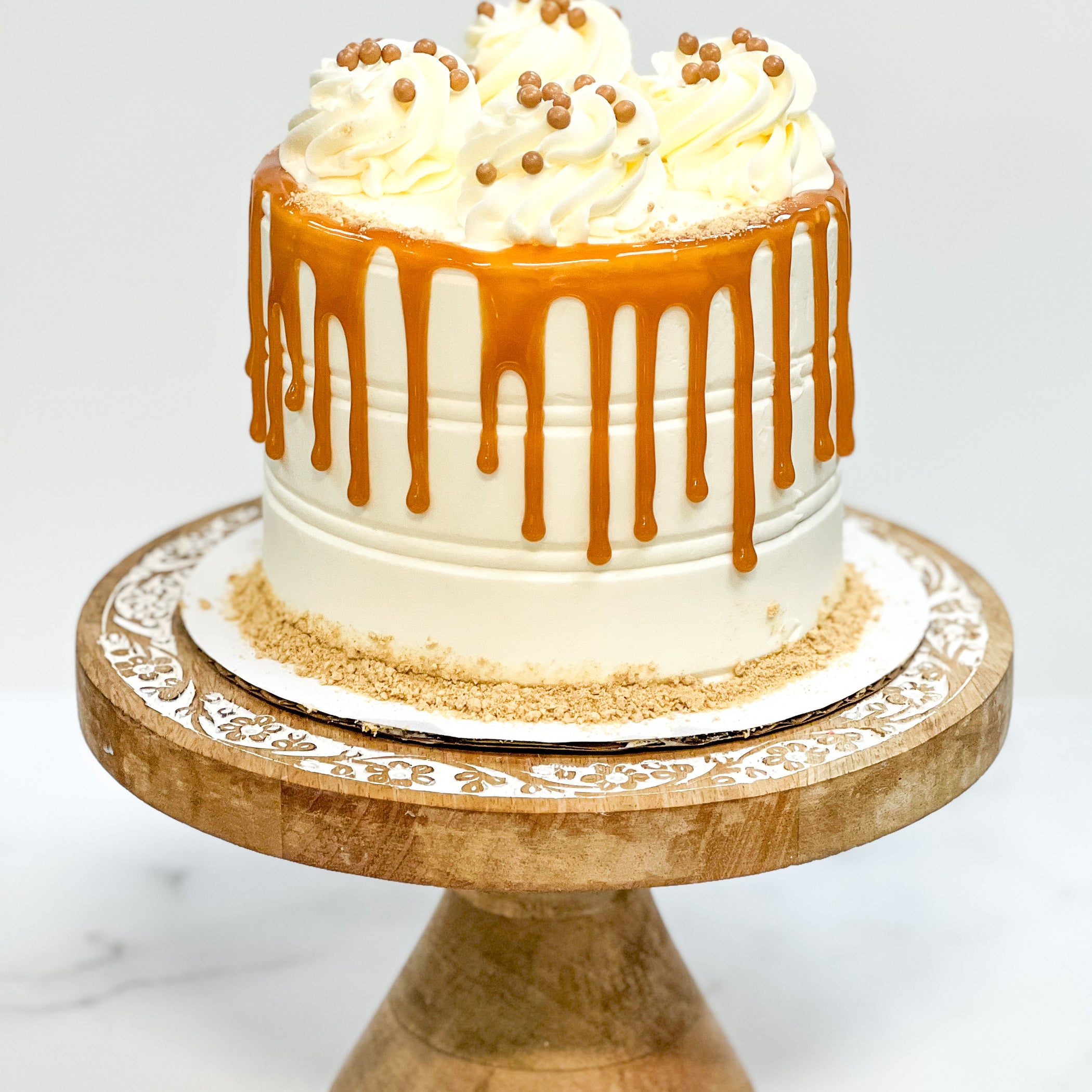 Caramel Delight Cake – Sweet Treasures